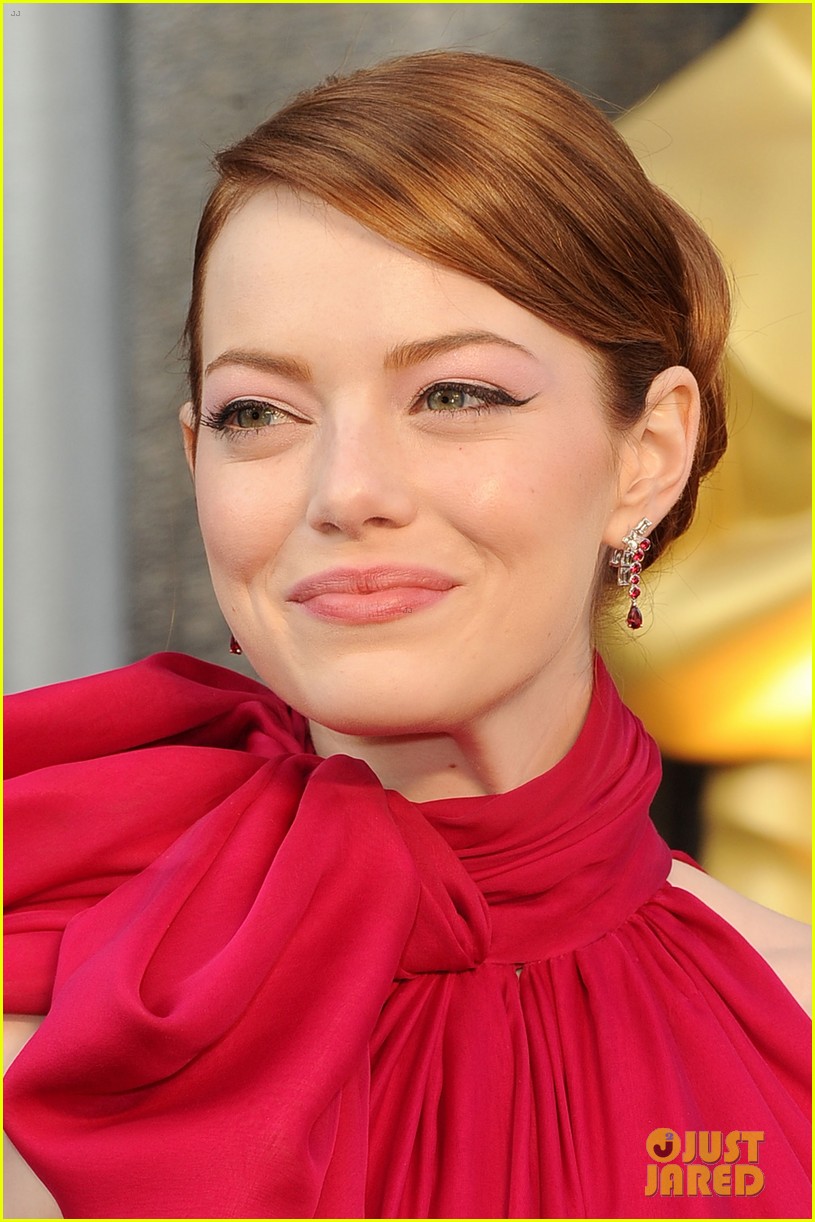 Emma Stone - Oscars 2012 Red Carpet: Photo 2633507 | Emma Stone ...