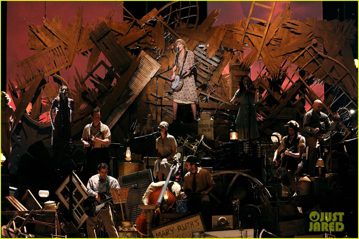 Taylor Swift's Grammy Performance - Watch Now!: Photo 2628399 | 2012 ...