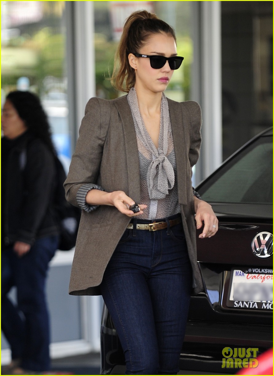 Jessica Alba Fills Up & Feeds the Meter: Photo 2639183 | Jessica Alba ...