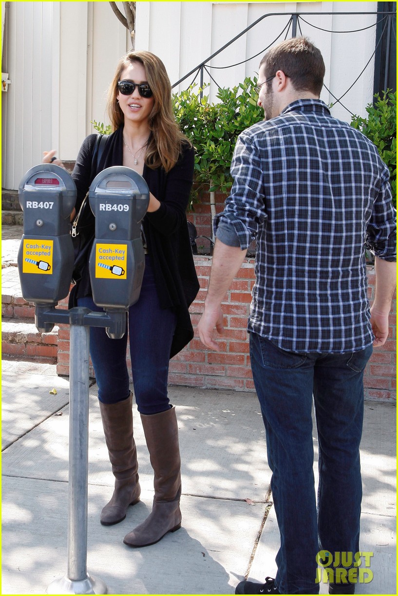 Jessica Alba Fills Up & Feeds the Meter: Photo 2639187 | Jessica Alba ...