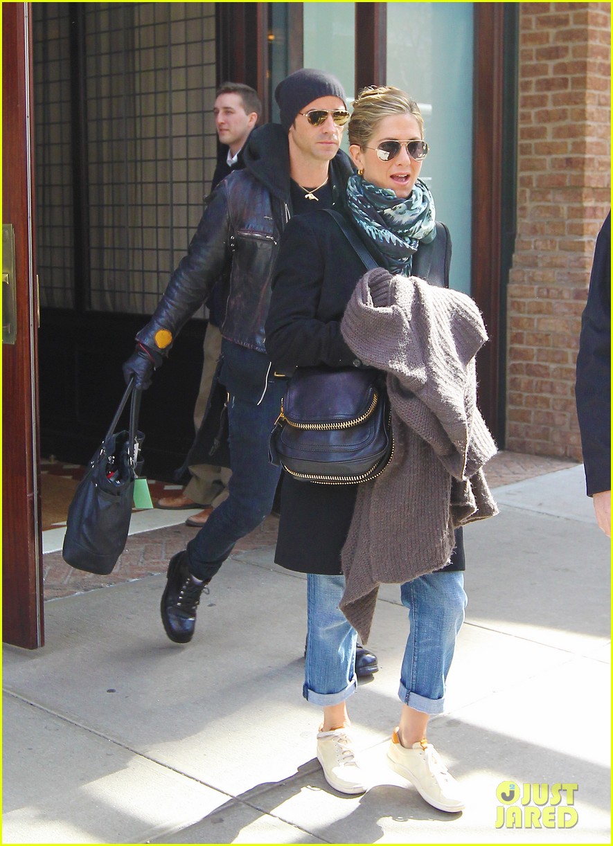 Jennifer Aniston & Justin Theroux: Hotel Check Out!: Photo 2637704 ...