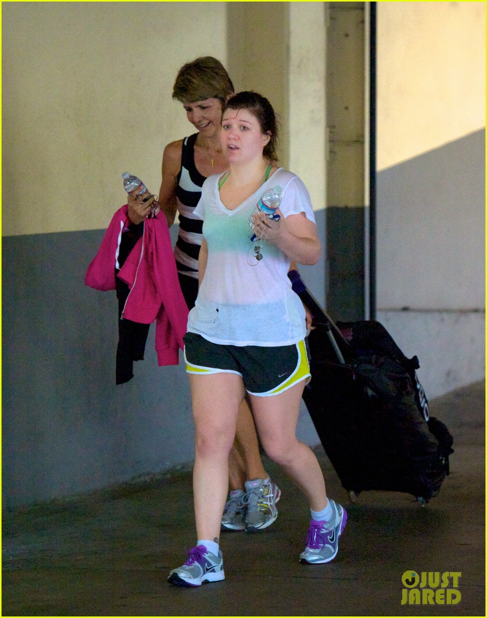 Kelly Clarkson Works Up A Sweat!: Photo 2643598 | Kelly Clarkson Photos ...