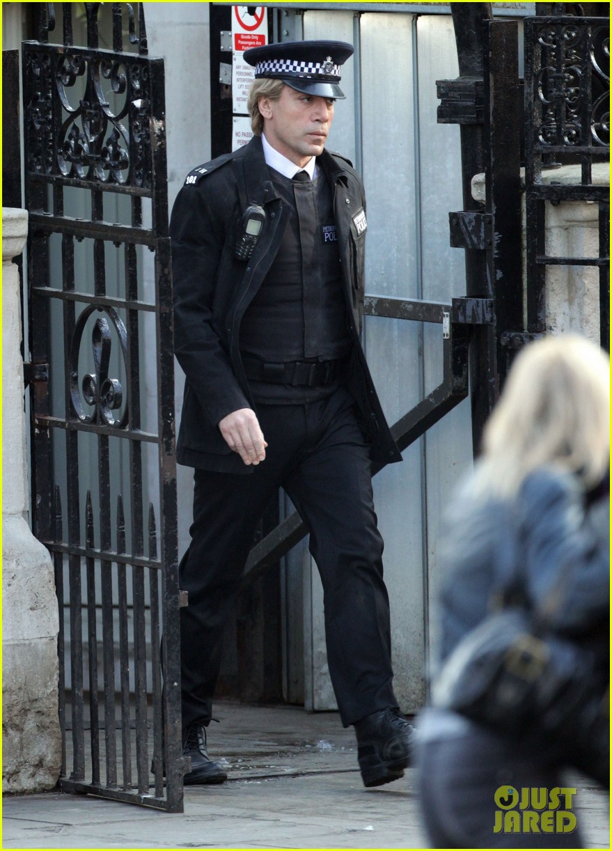 Daniel Craig & Javier Bardem: 'Skyfall' Set!: Photo 2638033 | Daniel ...
