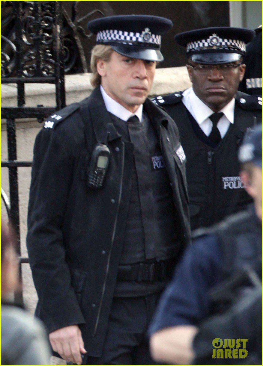 Daniel Craig & Javier Bardem: 'Skyfall' Set!: Photo 2638035 | Daniel ...
