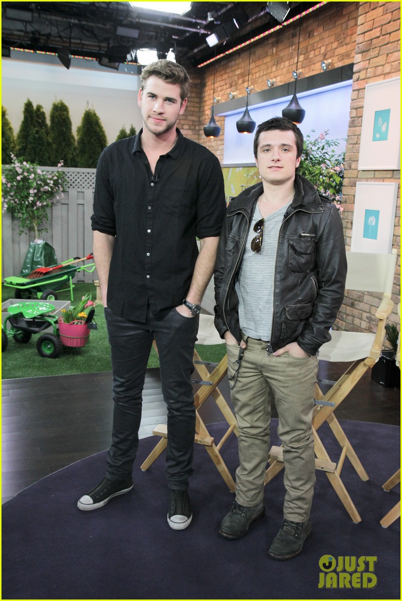 Liam Hemsworth & Josh Hutcherson Talk 'Hunger Games' in Toronto: Photo ...