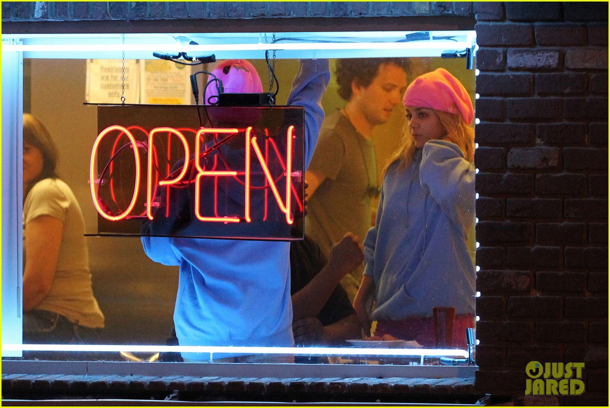 Vanessa Hudgens: 'Spring Breakers' Robbery Scene!: Photo 2639437 ...
