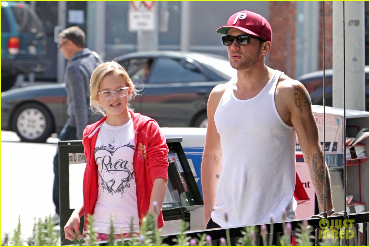 Ryan Phillippe & Ava: Daddy Daughter Bonding Time!: Photo 2643375 | Ava Phillippe, Celebrity ...