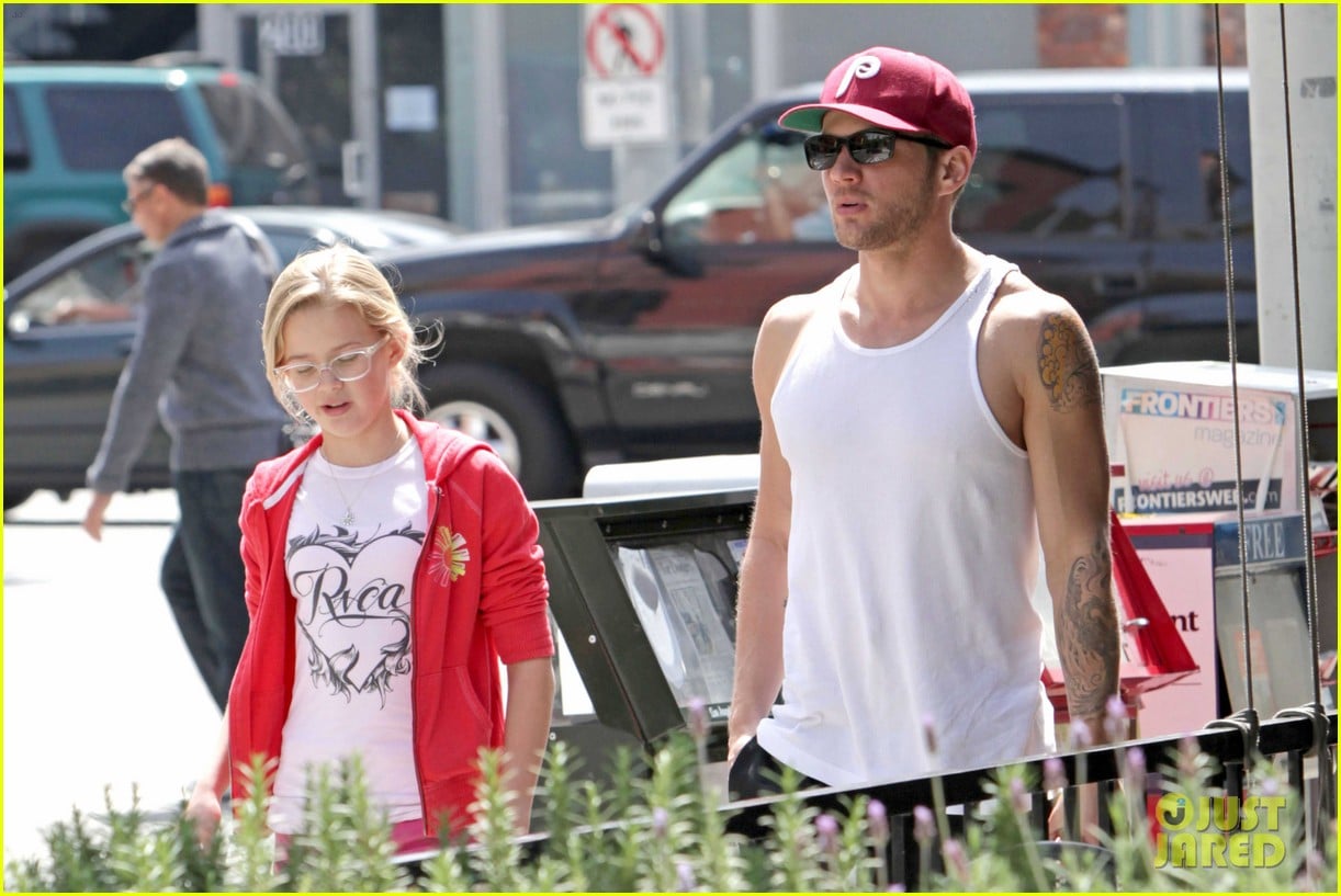 Ryan Phillippe & Ava: Daddy Daughter Bonding Time!: Photo 2643376 | Ava Phillippe, Celebrity ...