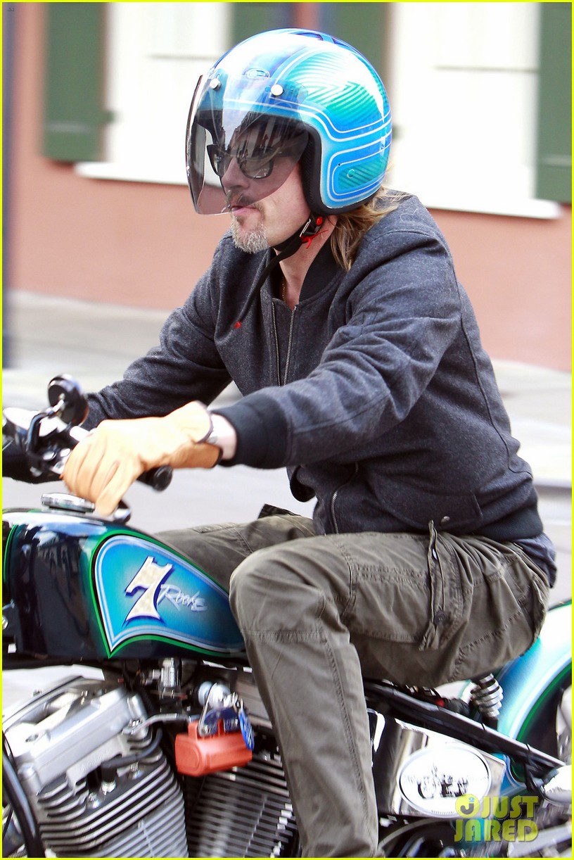 Brad Pitt Rides His Bike in the Big Easy: Photo 2636895 | Angelina ...