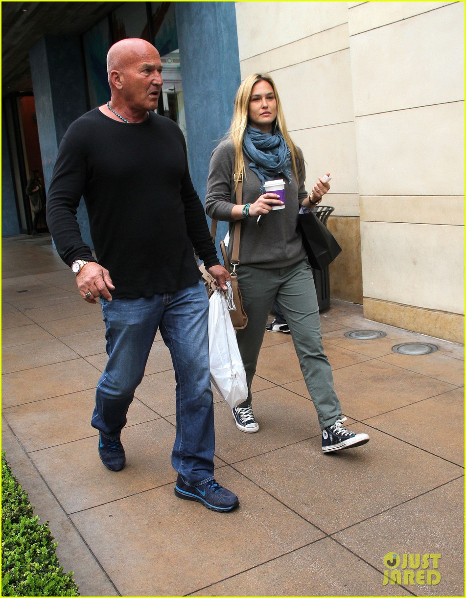 Bar Refaeli: Grove Shopping With Dad Rafael: Photo 2639744 | Bar ...