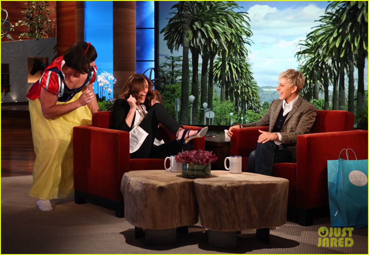Julia Roberts: Snow White Scare on 'Ellen'!: Photo 2641393 | Ellen ...