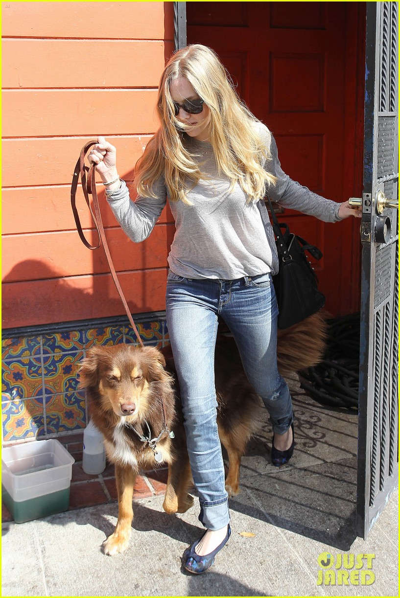 Amanda Seyfried & Flynn: Lunch at Cheebo: Photo 2642807 | Amanda ...