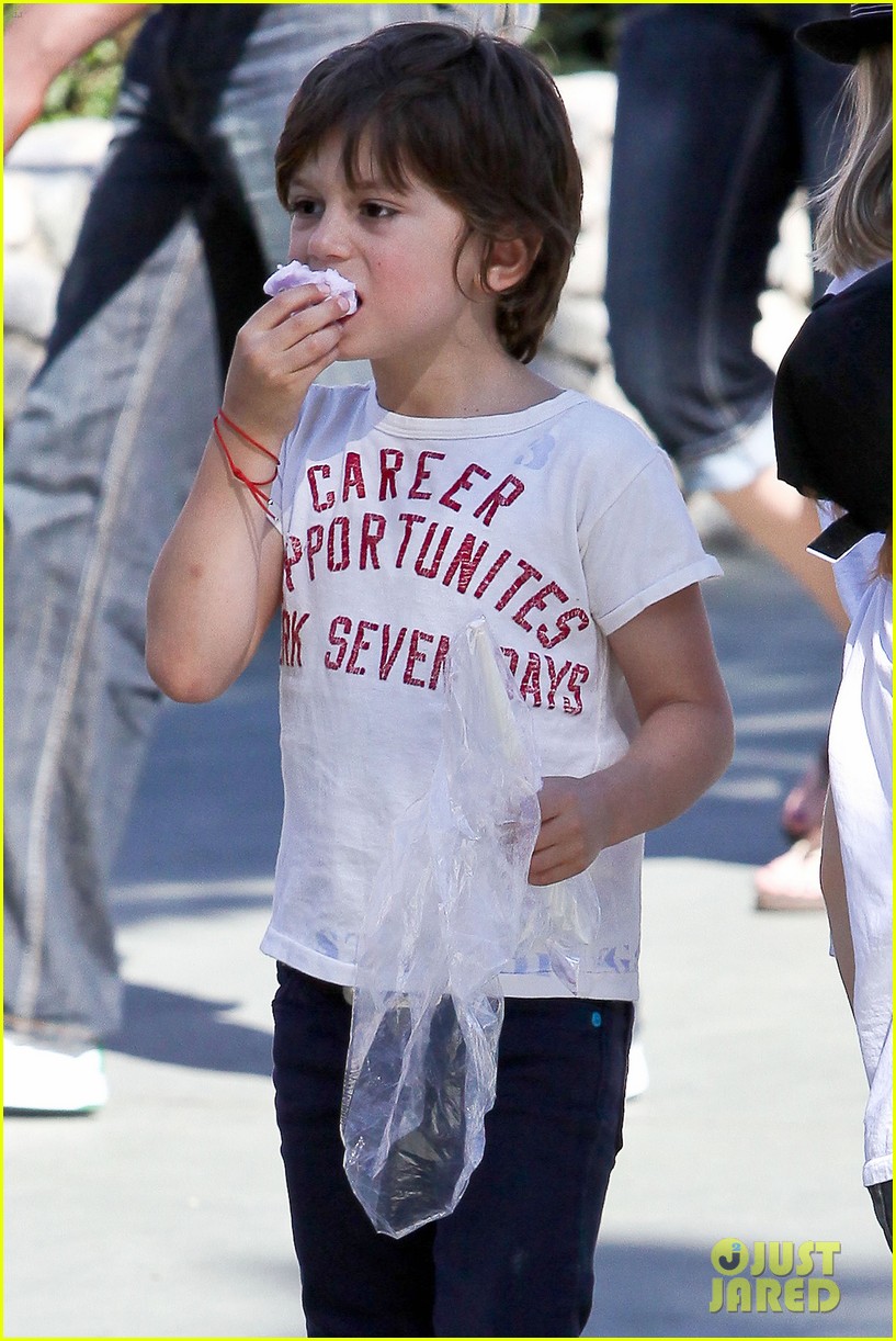 Gwen Stefani: Knott's Berry Farm with Kingston & Zuma!: Photo 2635844 ...