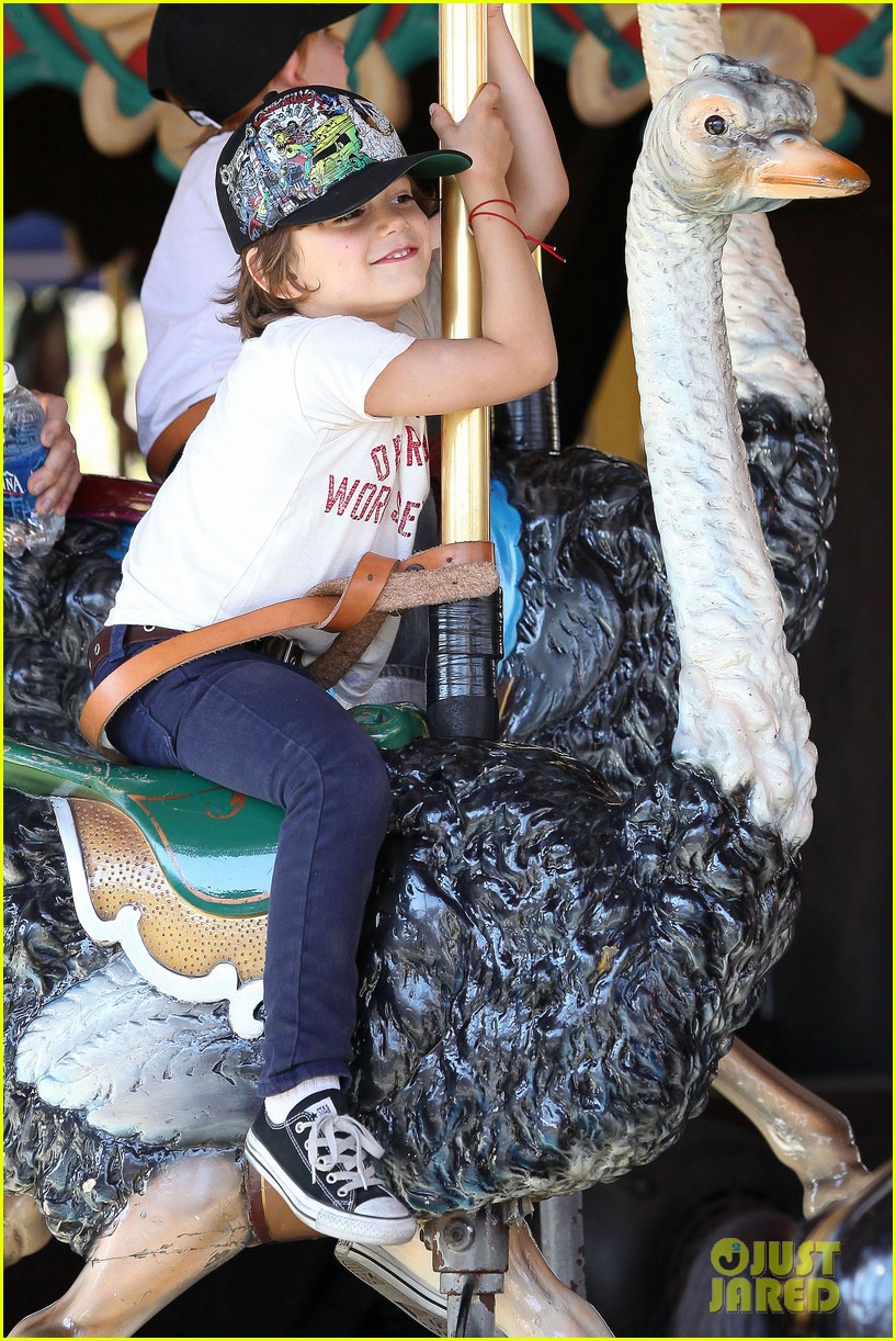 Gwen Stefani: Knott's Berry Farm with Kingston & Zuma!: Photo 2635848 ...