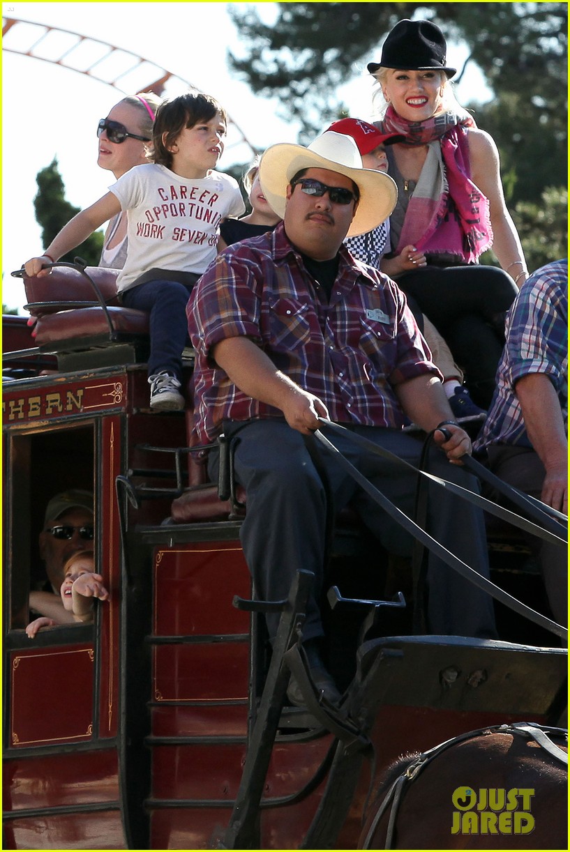 Gwen Stefani: Knott's Berry Farm with Kingston & Zuma!: Photo 2635863 ...