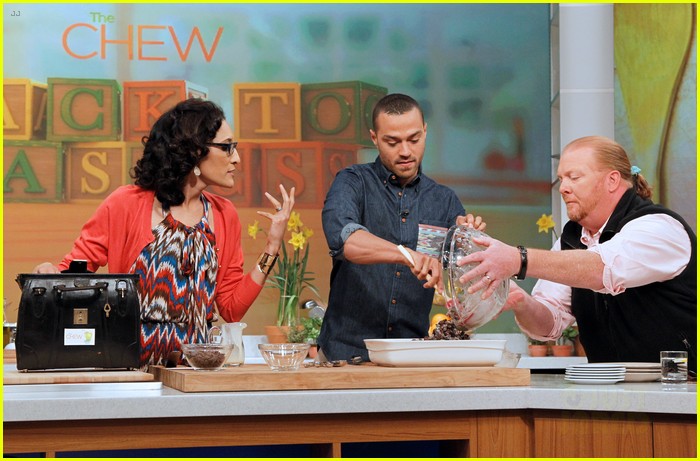 Jesse Williams Makes Magic Bars on 'The Chew' : Photo 2636967 | Jesse ...