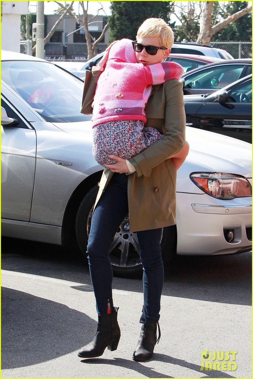 Michelle Williams: M Cafe With Matilda & Busy Philipps: Photo 2634692 ...