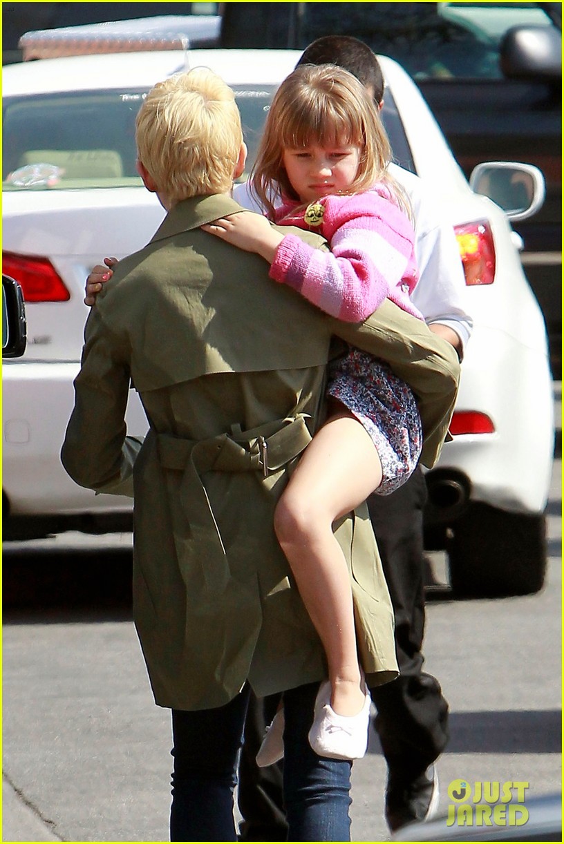 Michelle Williams: M Cafe With Matilda & Busy Philipps: Photo 2634693 ...