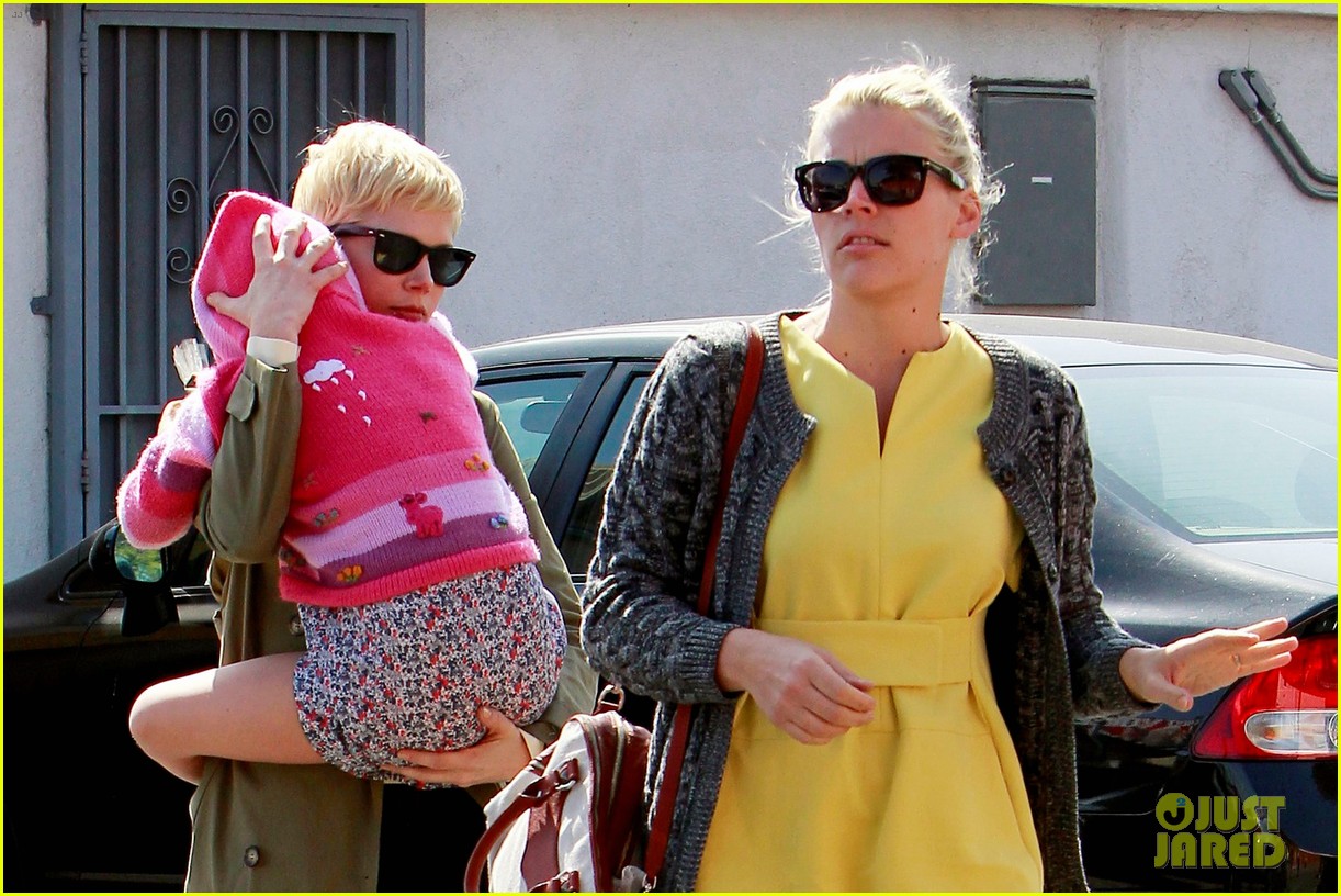 Michelle Williams: M Cafe With Matilda & Busy Philipps: Photo 2634695 ...