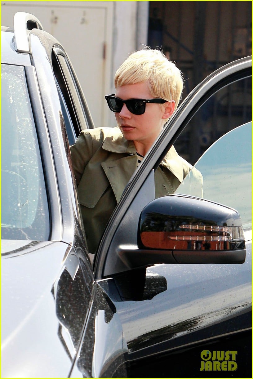 Michelle Williams: M Cafe With Matilda & Busy Philipps: Photo 2634700 ...