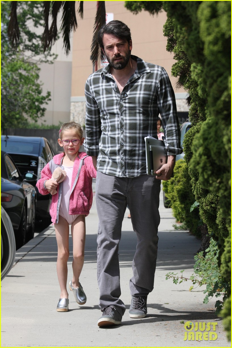 Ben Affleck: Taking Violet To Ballet!: Photo 2651844 | Celebrity Babies ...