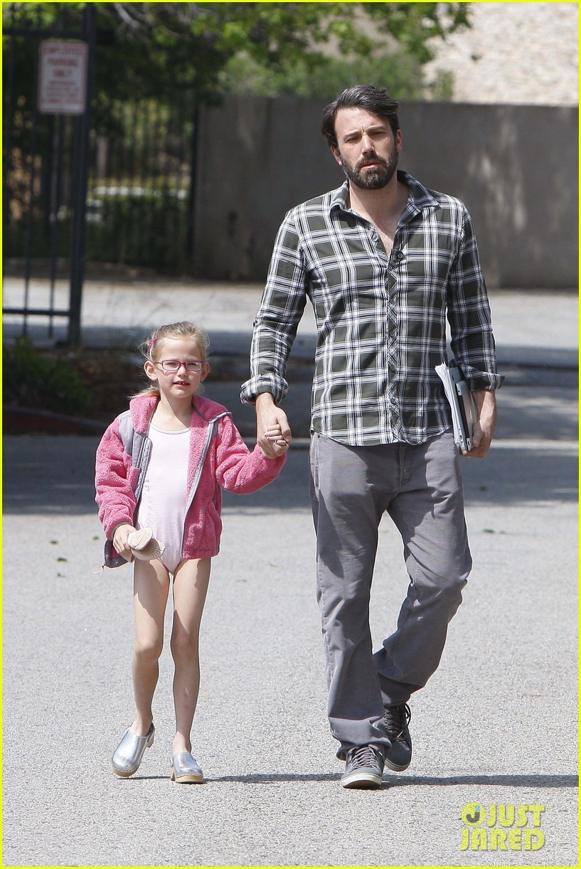 Ben Affleck: Taking Violet To Ballet!: Photo 2651845 | Celebrity Babies ...