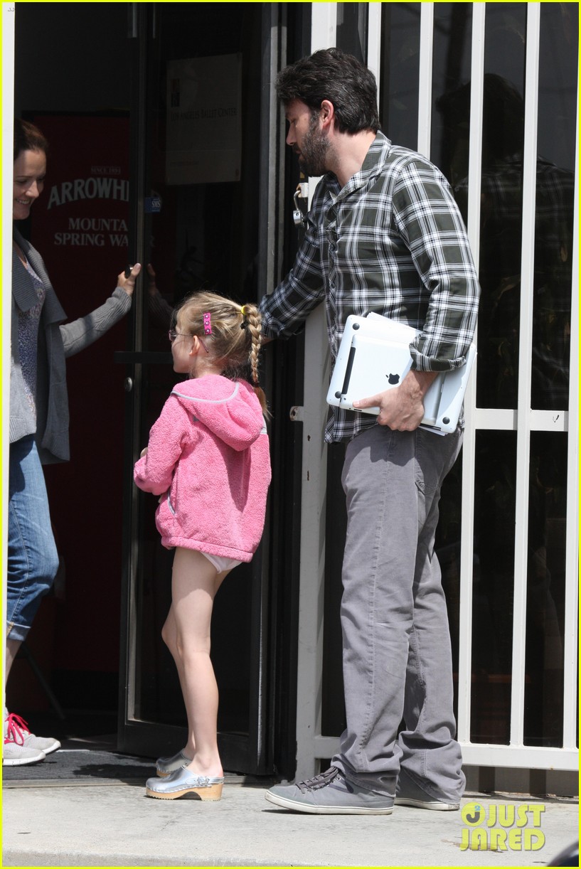 Ben Affleck: Taking Violet To Ballet!: Photo 2651848 | Celebrity Babies ...