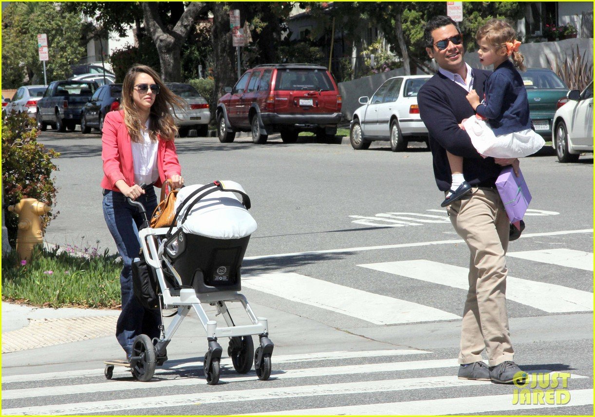 Jessica Alba Sends Hilary Duff A Baby Gift!: Photo 2646383 | Cash ...