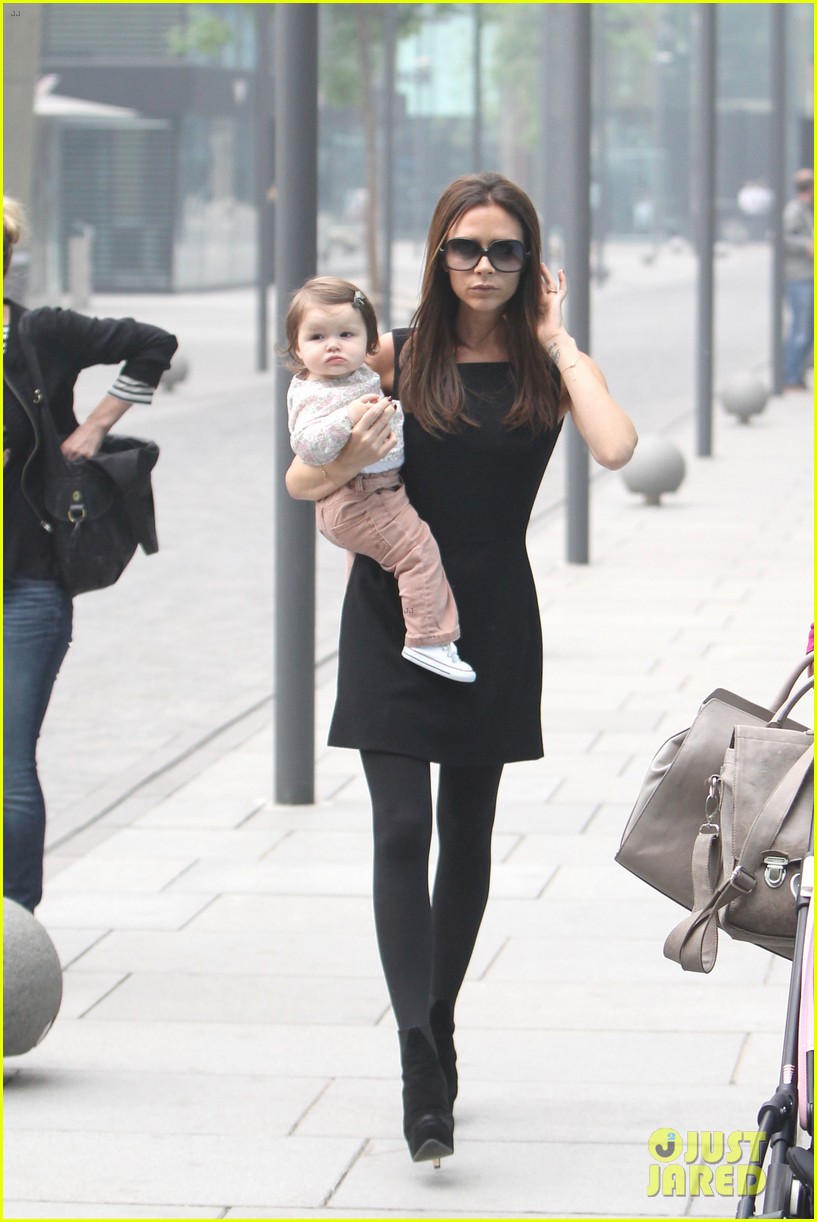 Victoria Beckham: Beijing with Baby Harper!: Photo 2652836 | Celebrity ...