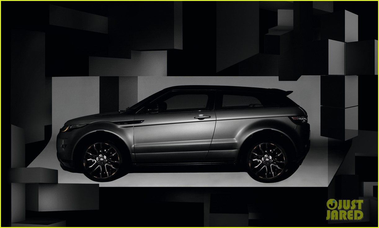 Matte Black Range Rover Evoque