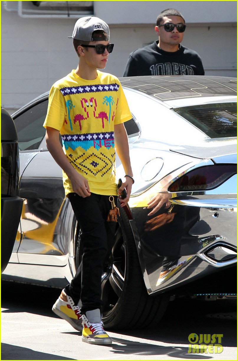 Justin Bieber Backs 'Bully' with 'Born To Be Somebody': Photo 2647464 ...