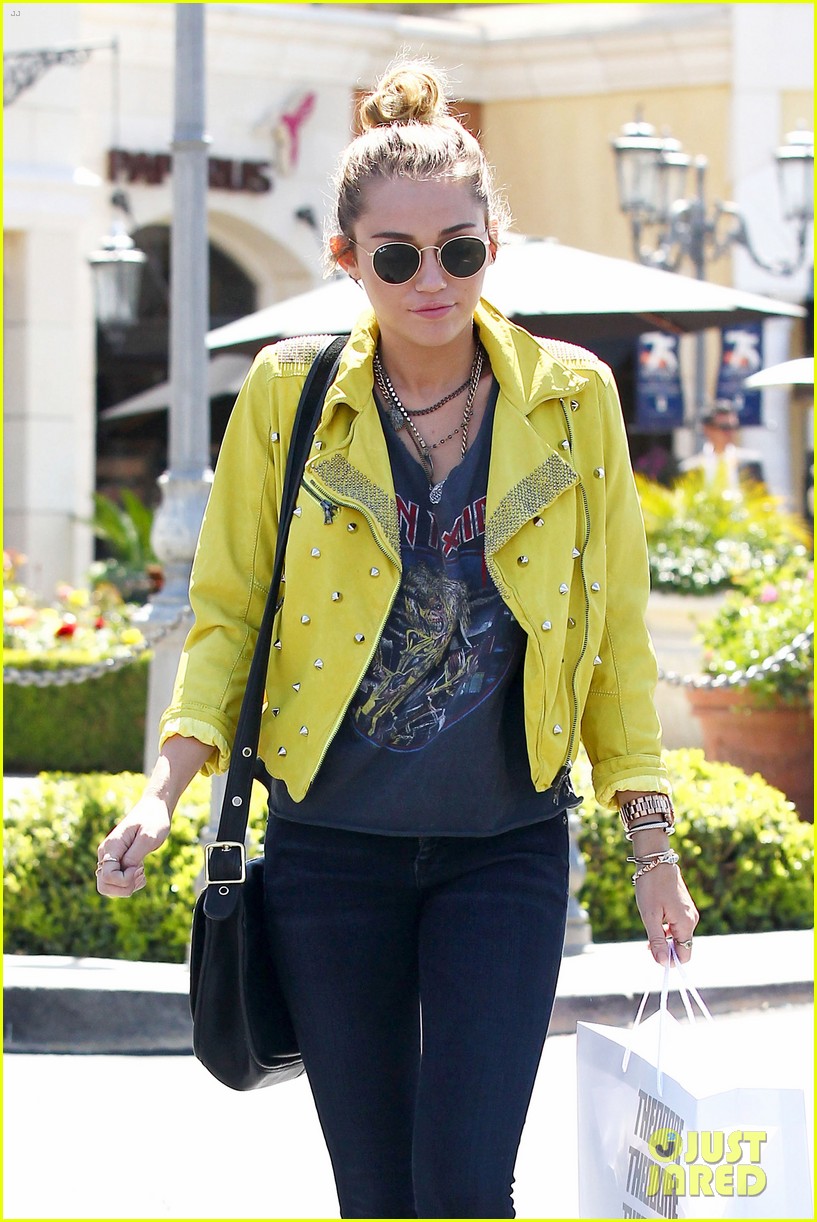 Miley Cyrus & Demi Moore: 'LOL' Official Trailer!: Photo 2647427 ...