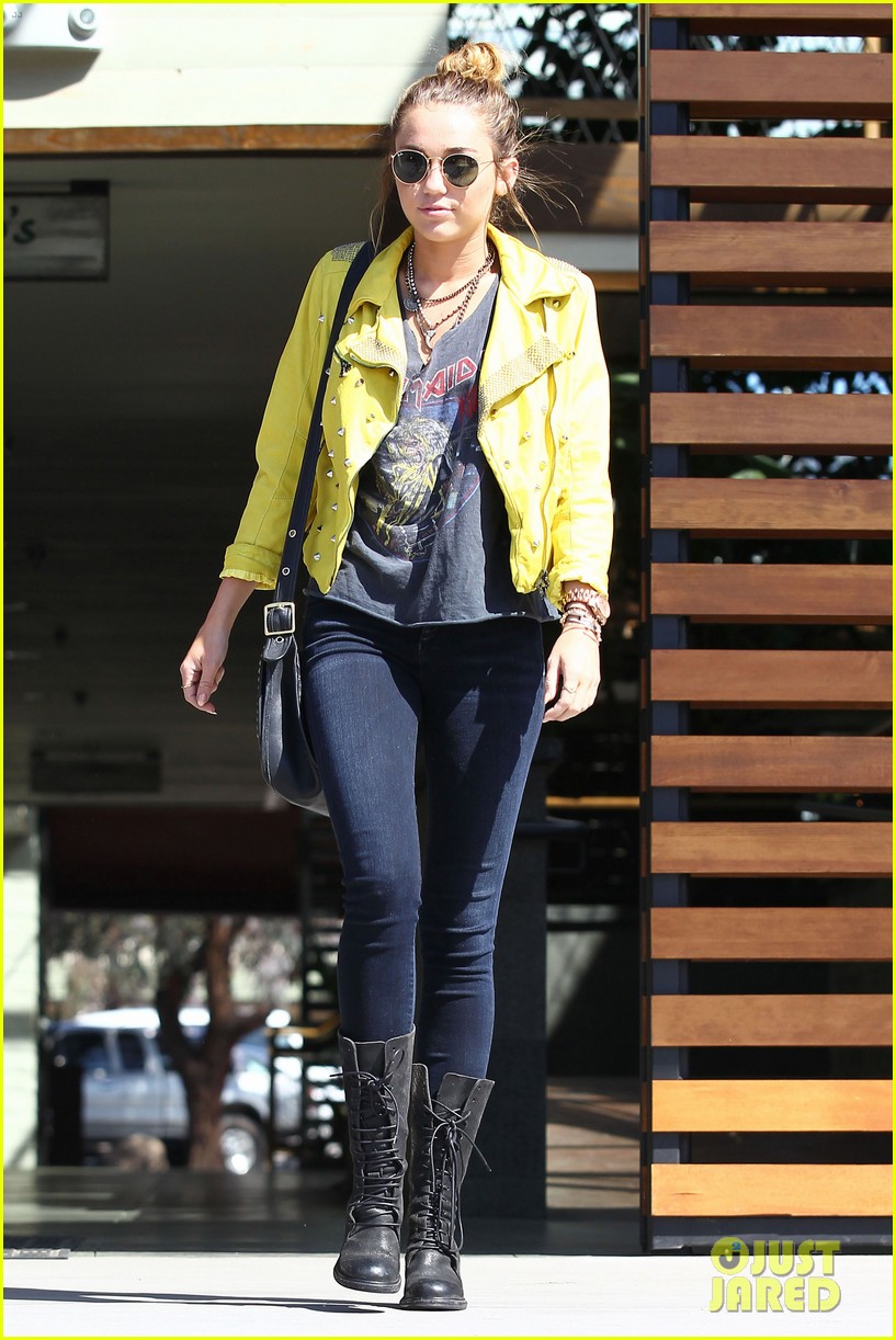 Miley Cyrus & Demi Moore: 'LOL' Official Trailer!: Photo 2647436 ...