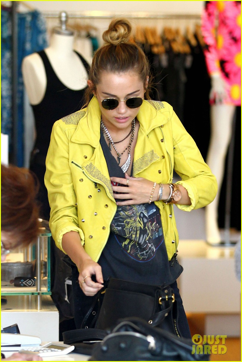 Miley Cyrus & Demi Moore: 'LOL' Official Trailer!: Photo 2647442 ...