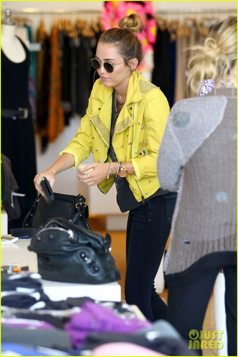 Miley Cyrus & Demi Moore: 'LOL' Official Trailer!: Photo 2647444 ...