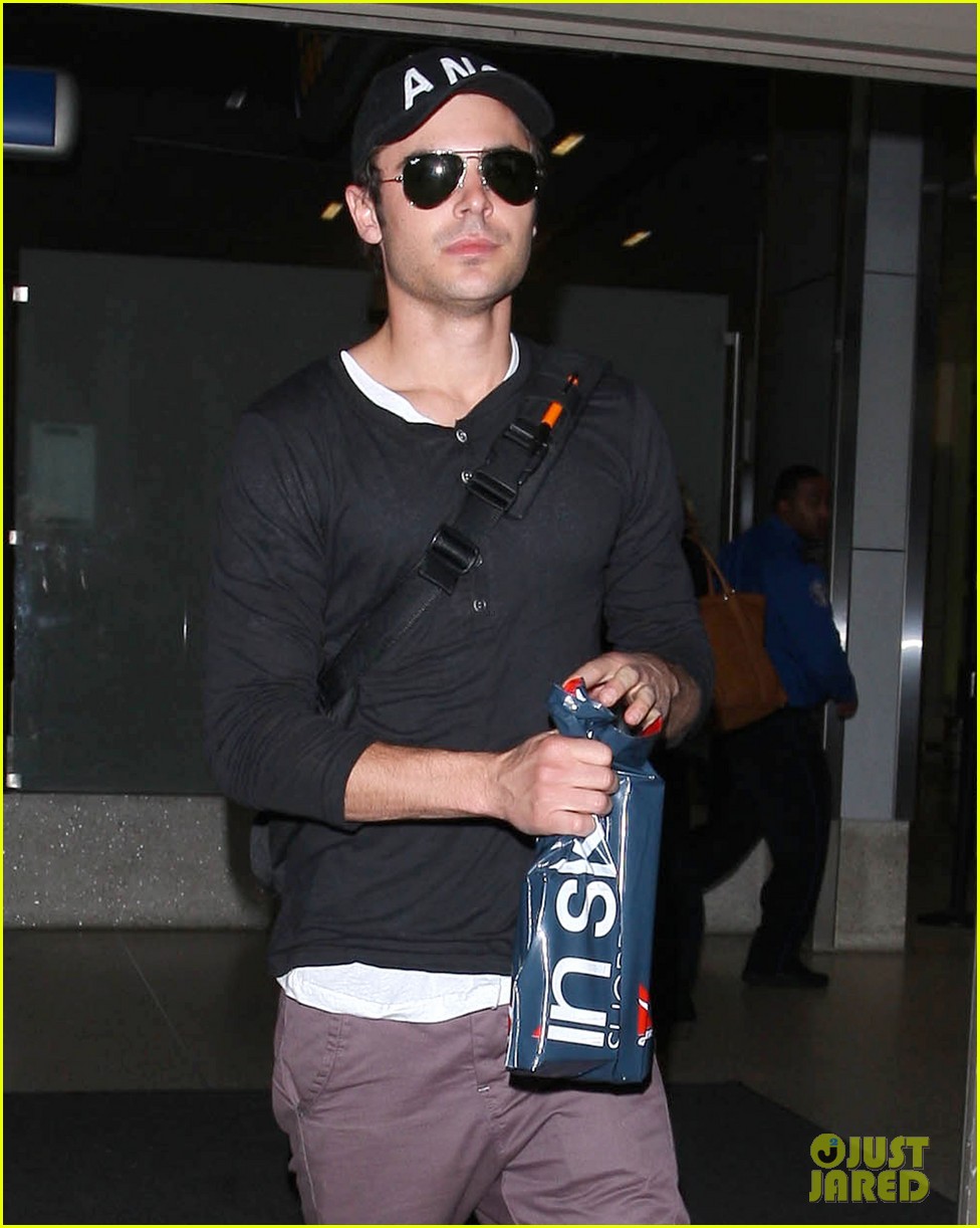 Zac Efron Talks Meeting Marines for 'Lucky One': Photo 2648650 | Taylor ...