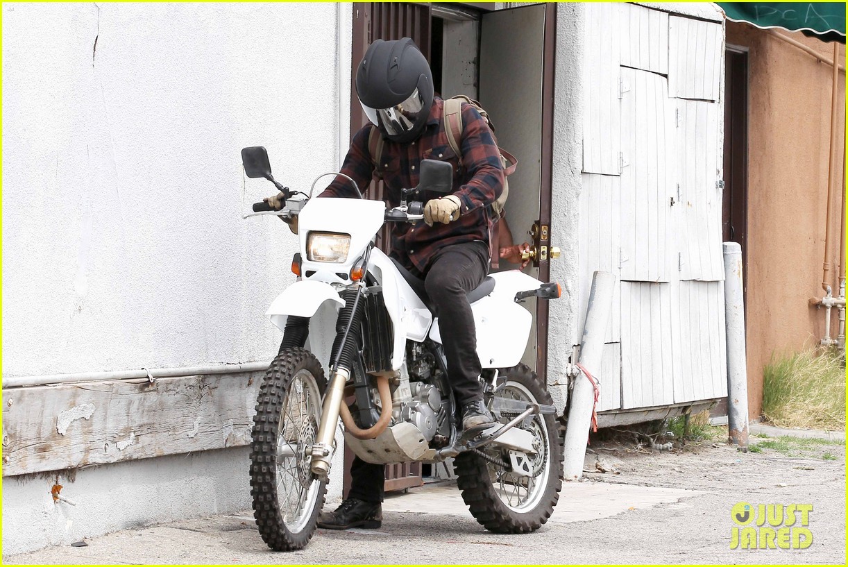 Ryan Gosling: Motorcycle Getaway: Photo 2655336 | Ryan Gosling Photos ...