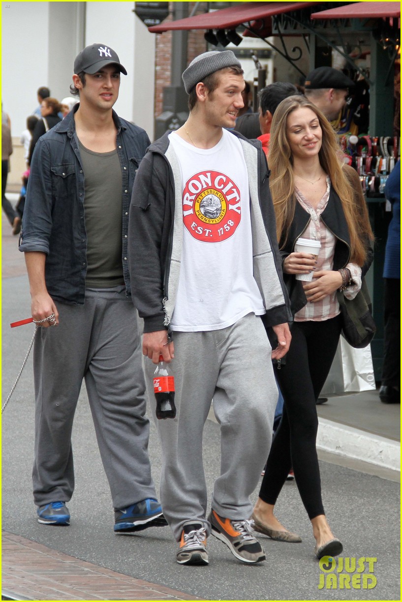 Alex Pettyfer: Shopping at The Grove: Photo 2644188 | Alex Pettyfer ...