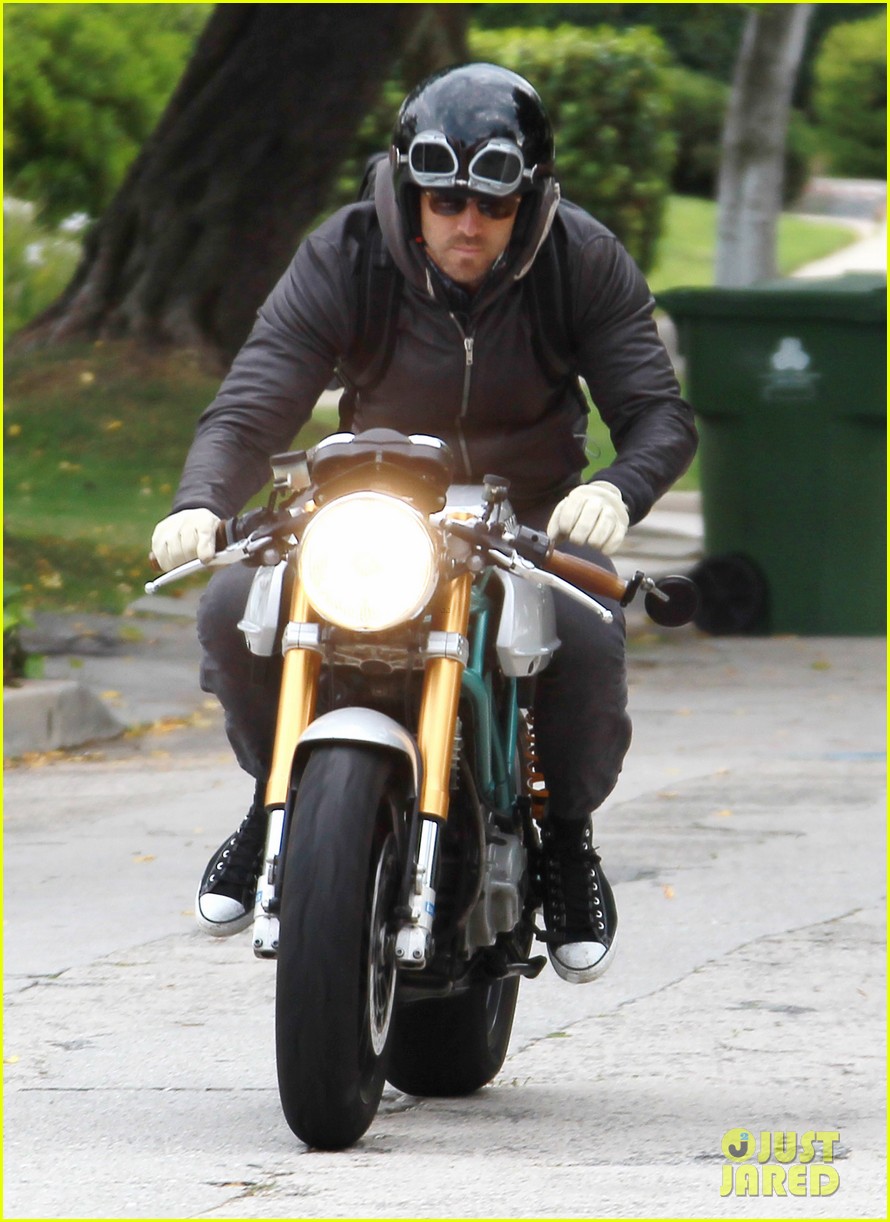 Ryan Reynolds: Motorcycle Man!: Photo 2654257 | Ryan Reynolds Pictures ...