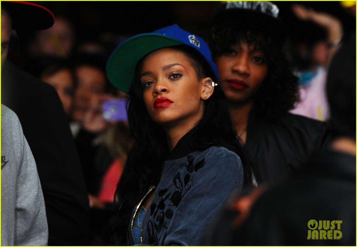Rihanna: 'Saturday Night Live' Musical Guest on May 5!: Photo 2649095 ...