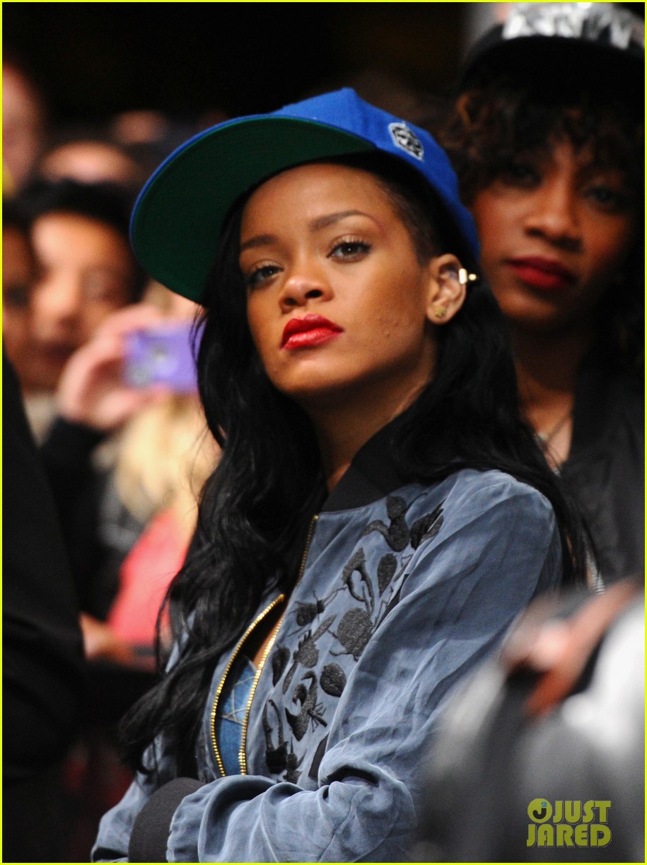 Rihanna: 'Saturday Night Live' Musical Guest on May 5!: Photo 2649096 ...