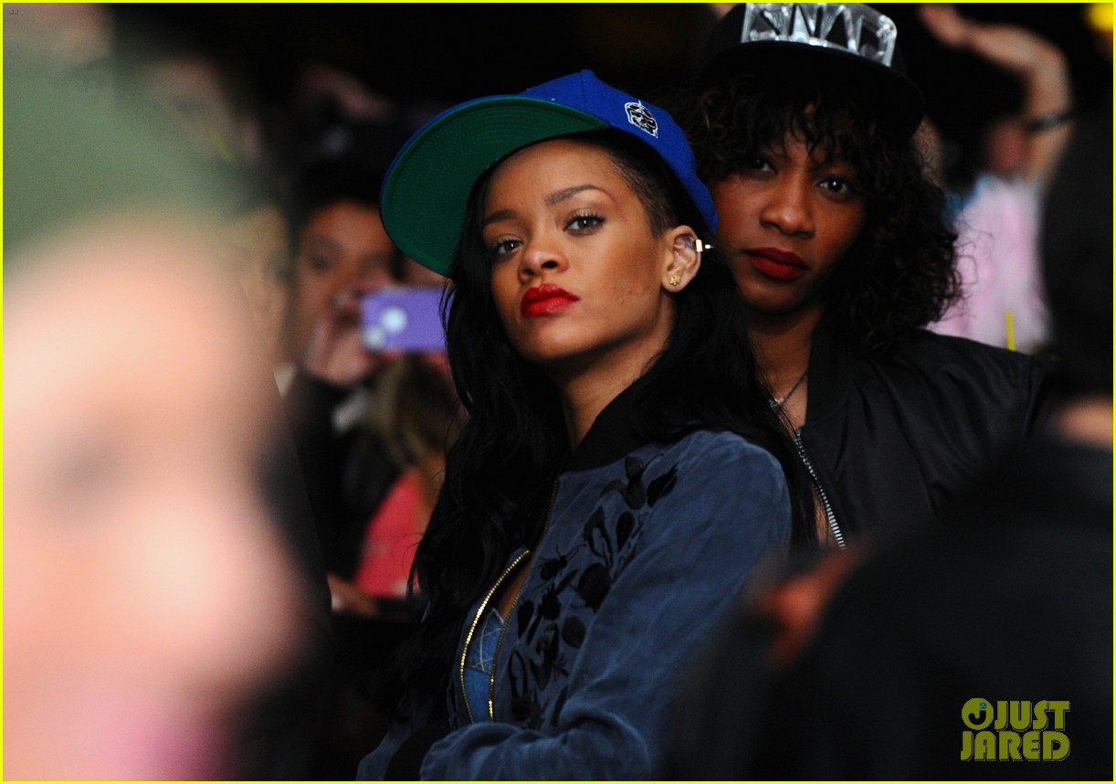 Rihanna: 'Saturday Night Live' Musical Guest on May 5!: Photo 2649097 ...