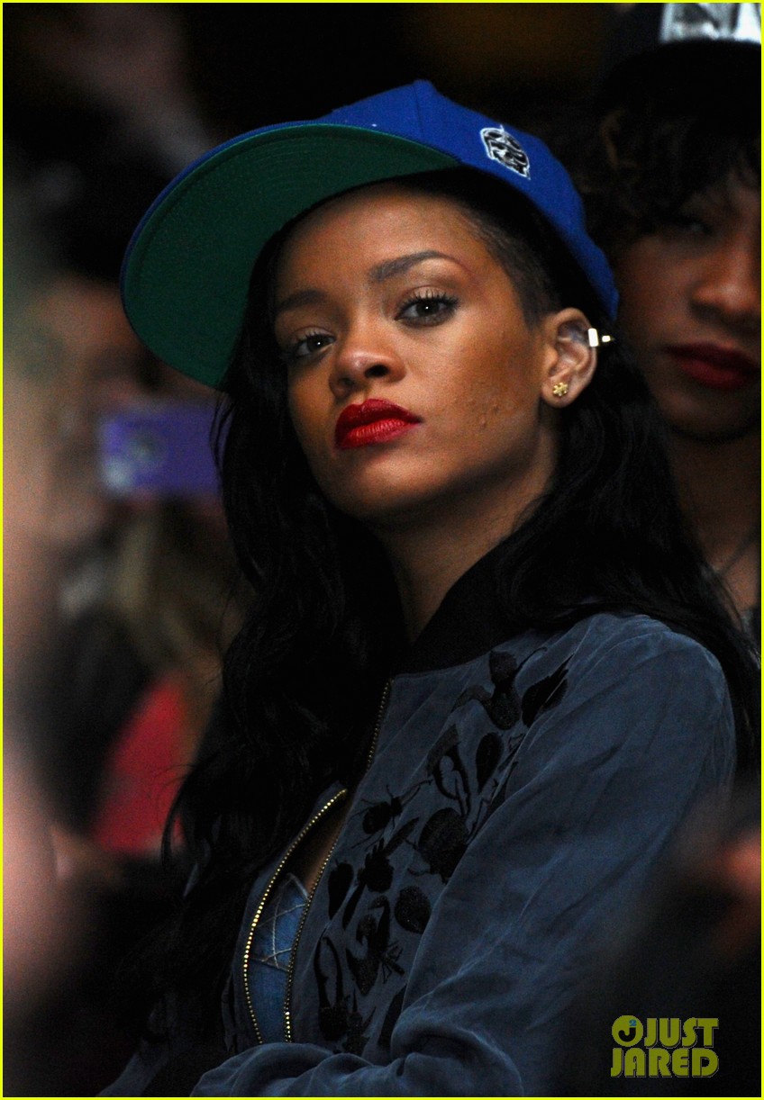 Rihanna: 'Saturday Night Live' Musical Guest on May 5!: Photo 2649099 ...