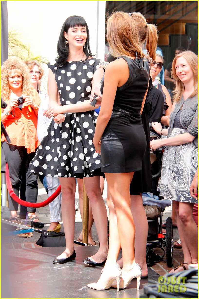 Krysten Ritter: Fun on 'Extra' Set!: Photo 2650054 | Krysten Ritter ...