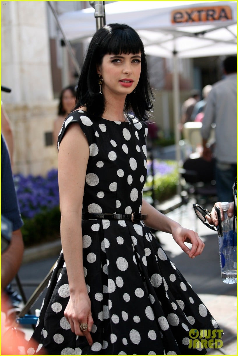 Krysten Ritter: Fun on 'Extra' Set!: Photo 2650060 | Krysten Ritter ...