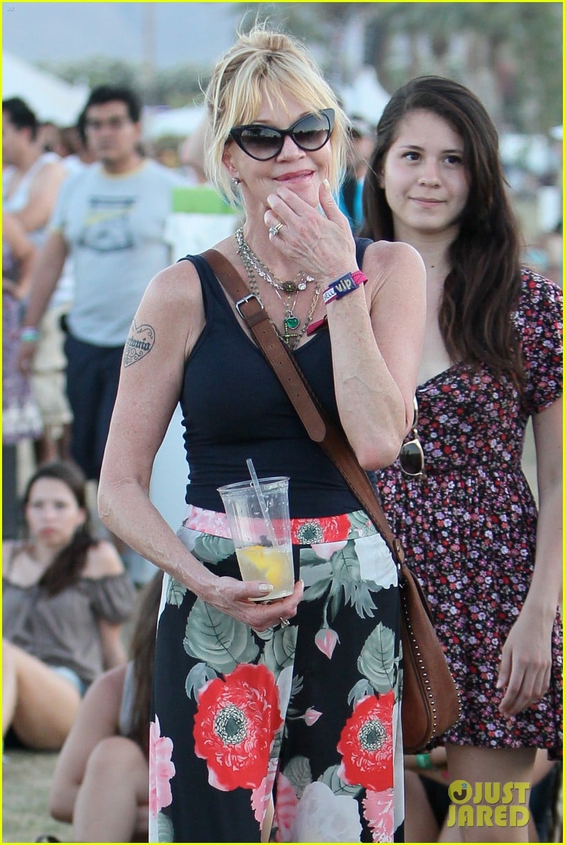 Dita Von Teese & Emma Roberts: Chilling at Coachella: Photo 2652394 ...