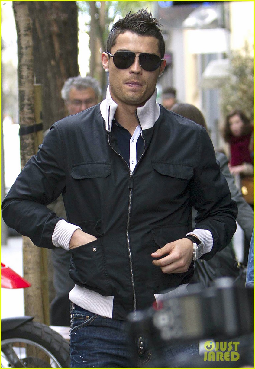 Cristiano Ronaldo Enjoys a Madrid Meal: Photo 2653598 | Cristiano ...