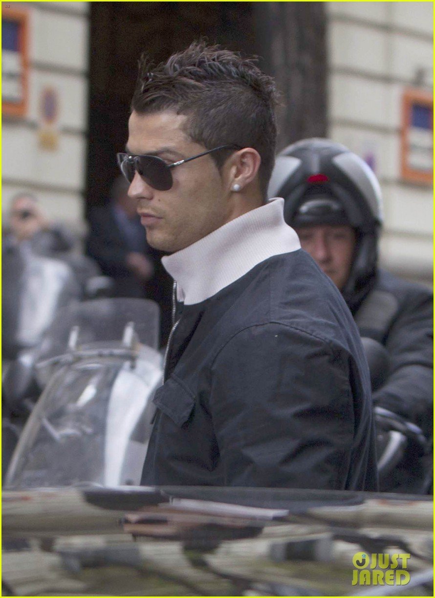 Cristiano Ronaldo Enjoys a Madrid Meal: Photo 2653599 | Cristiano ...