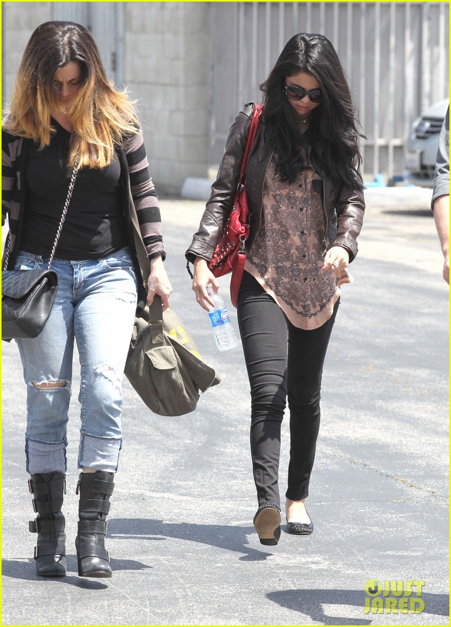 Selena Gomez: Ryan Secrest Foundation Spokesperson!: Photo 2651486 ...