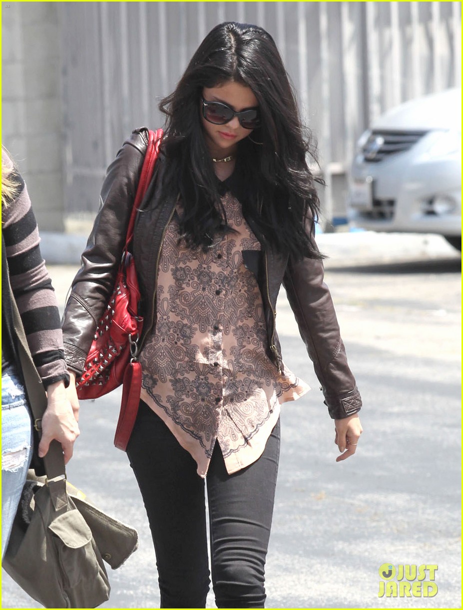 Selena Gomez: Ryan Secrest Foundation Spokesperson!: Photo 2651488 ...